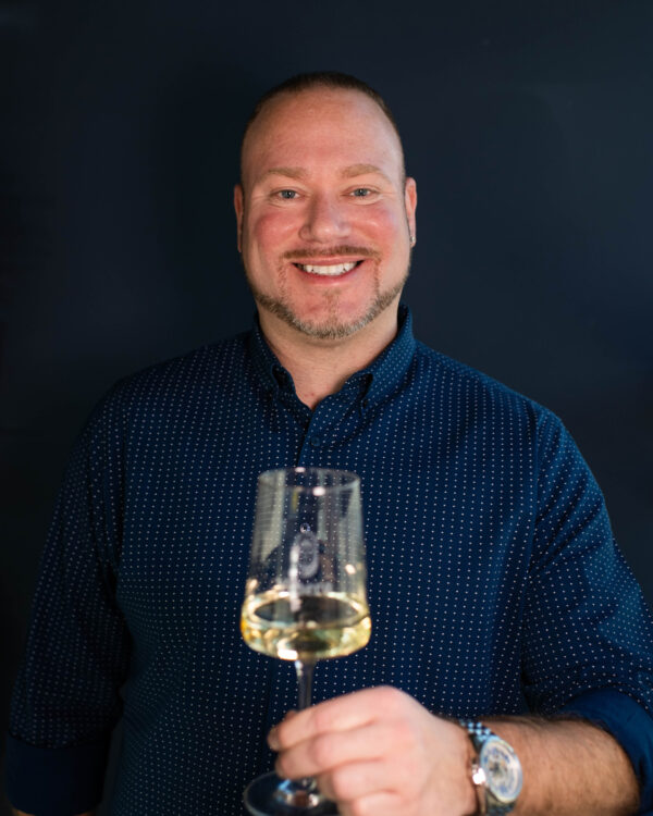 About us - Vinera Wine Society